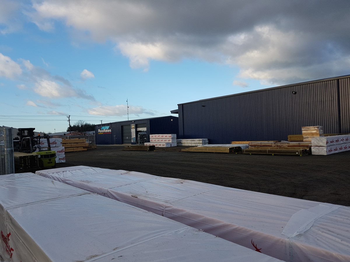 Masterton tradies welcome new store - PlaceMakers